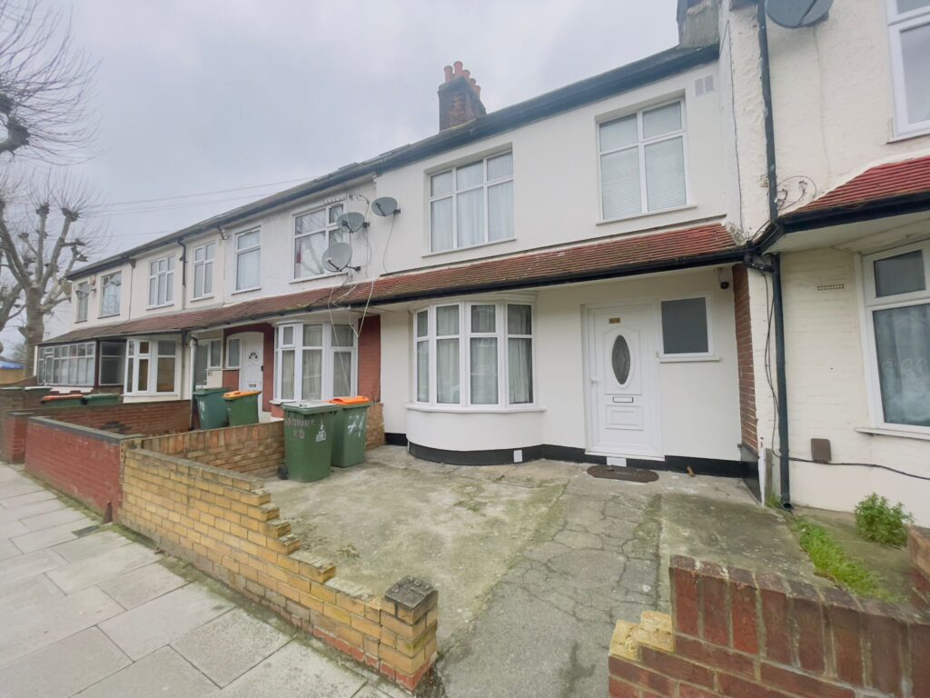3 Bedroom House With diveway, Collingwood Road - Main Homes Ltd